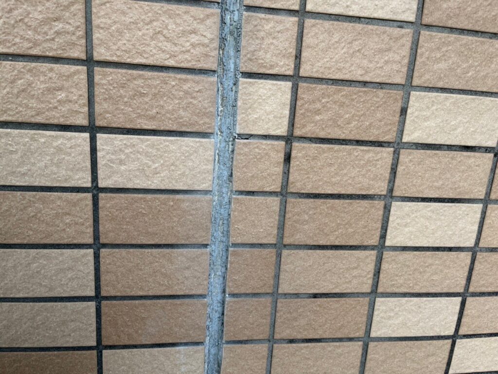 河内長野市 UE様邸の現場進捗②「コーキング編」｜富田林市の外壁塗装専門店きらきらペイント｜現場ブログ｜富田林市・河内長野市の外壁塗装なら ...